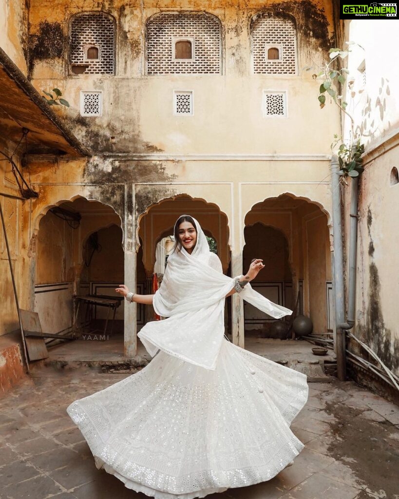 Actress Saniya Iyappan HD Instagram Photos and Wallpapers February 2022 ...