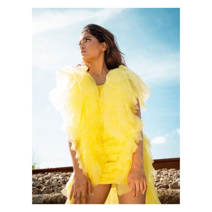 Actress Saniya Iyappan HD Instagram Photos and Wallpapers November 2020 ...