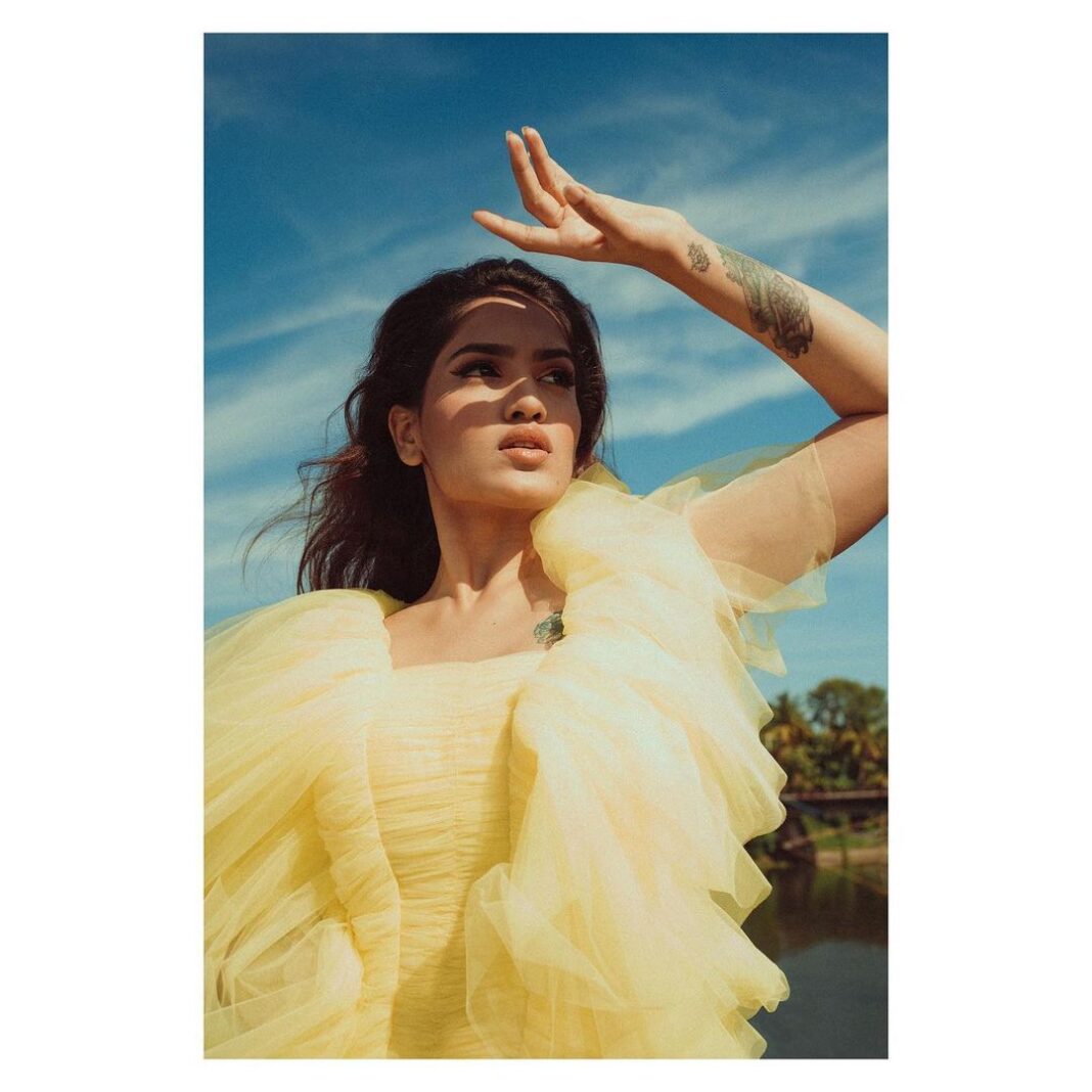 Actress Saniya Iyappan HD Instagram Photos and Wallpapers November 2020 ...