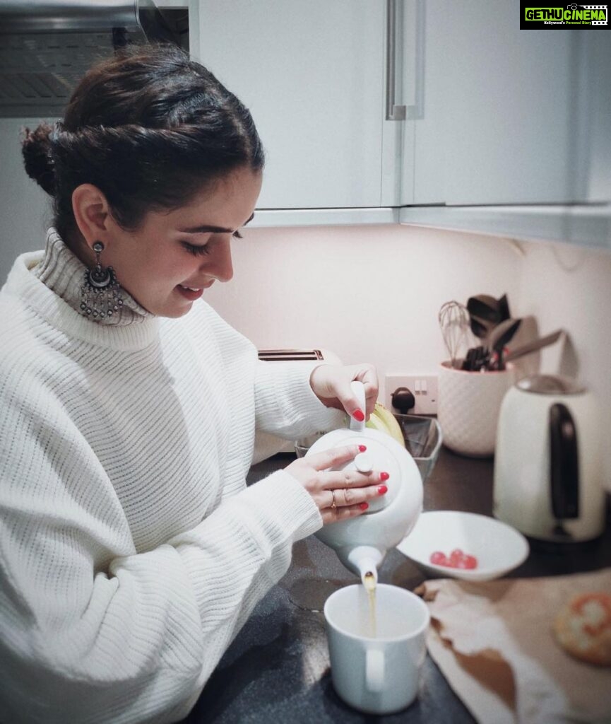 Actress Sanya Malhotra HD Instagram Photos and Wallpapers January 2019 ...