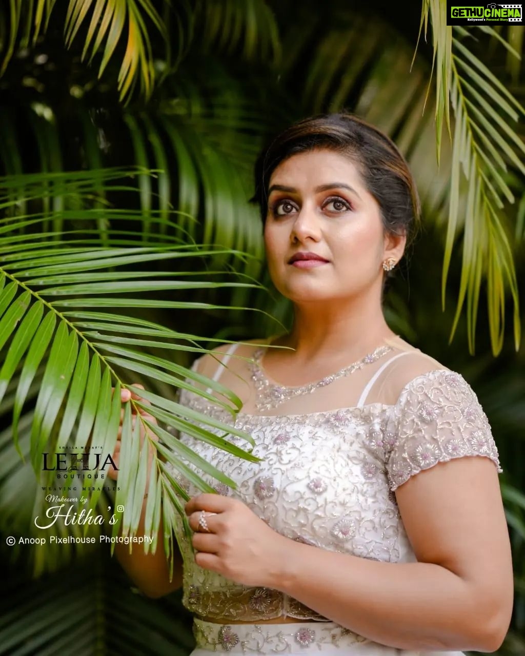 Actress Sarayu Mohan HD Instagram Photos and Wallpapers July 2022 ...