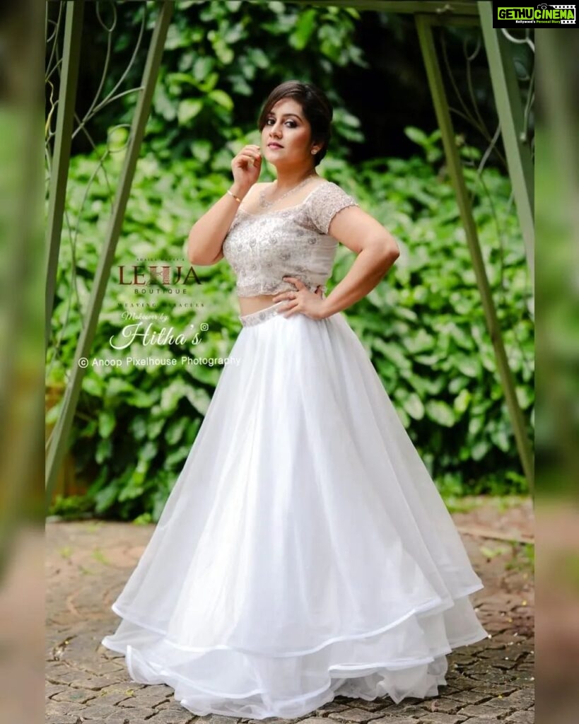 Actress Sarayu Mohan HD Photos and Wallpapers July 2022 - Gethu Cinema