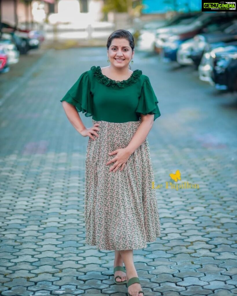 Actress Sarayu Mohan HD Instagram Photos and Wallpapers July 2022 ...