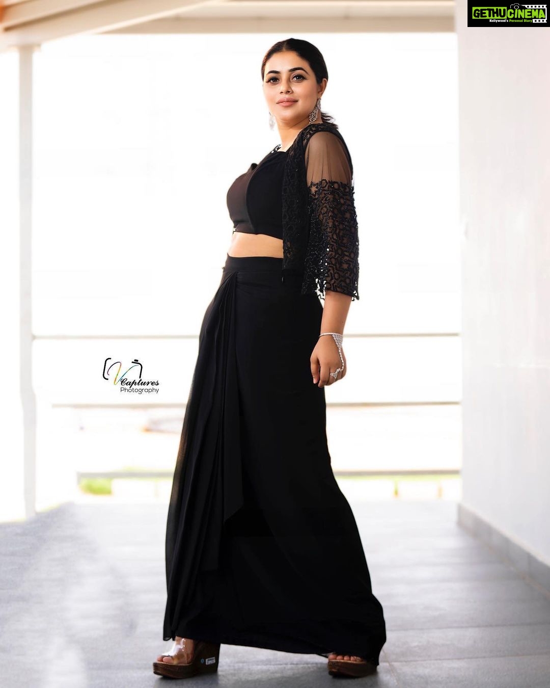 Actress Shamna Kasim HD Photos and Wallpapers July 2022 - Gethu Cinema