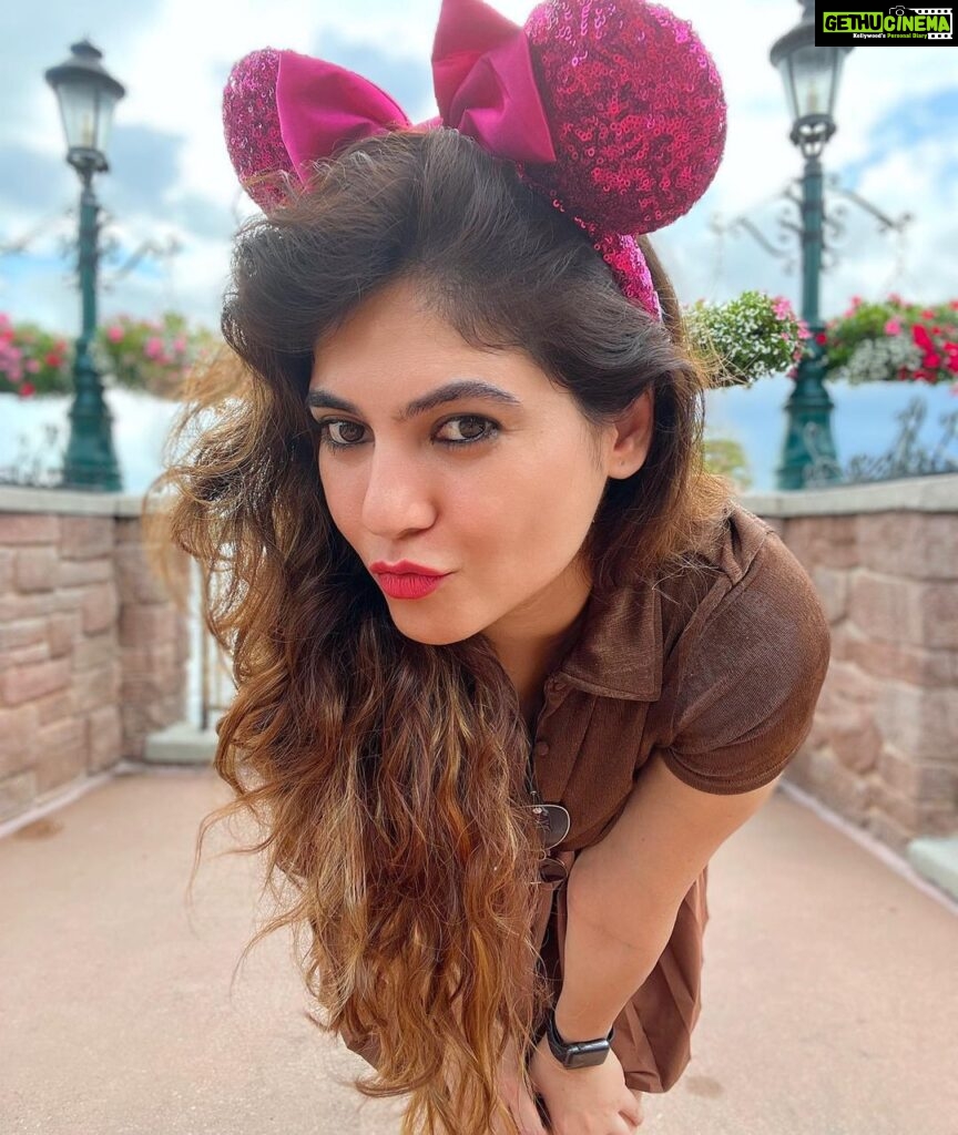Actress Sherin HD Instagram Photos and Wallpapers July 2022 | Gethu Cinema