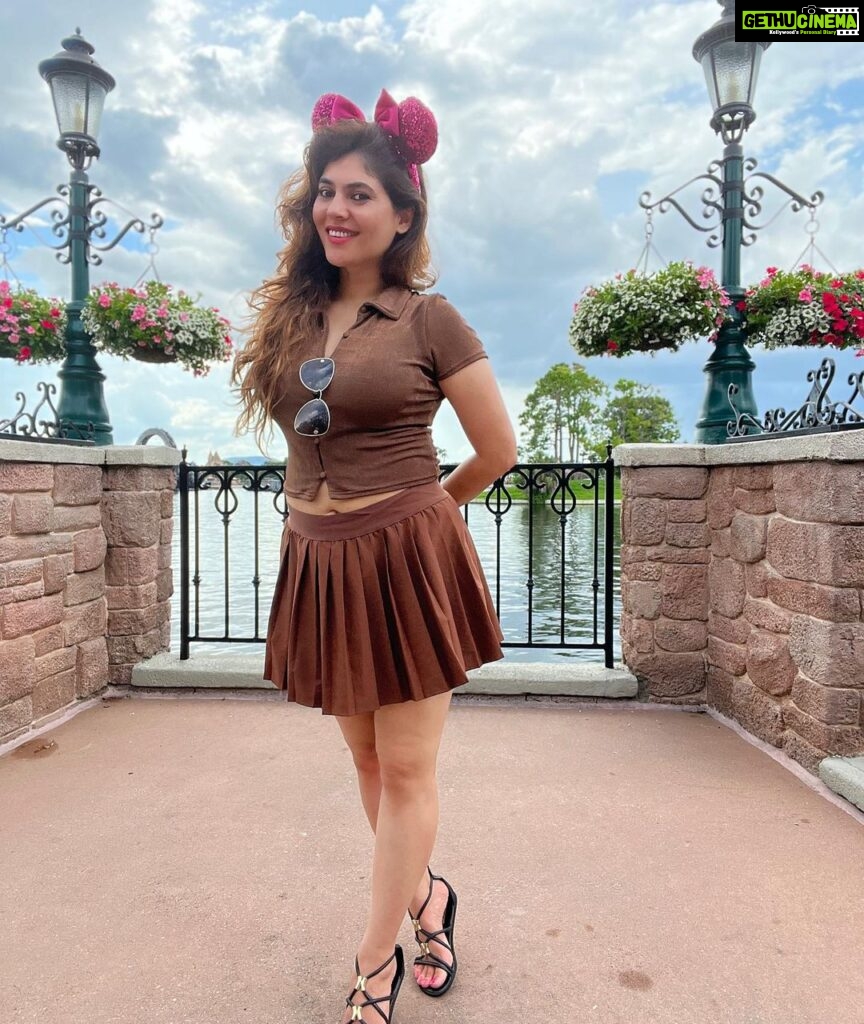 Actress Sherin HD Instagram Photos and Wallpapers July 2022 | Gethu Cinema