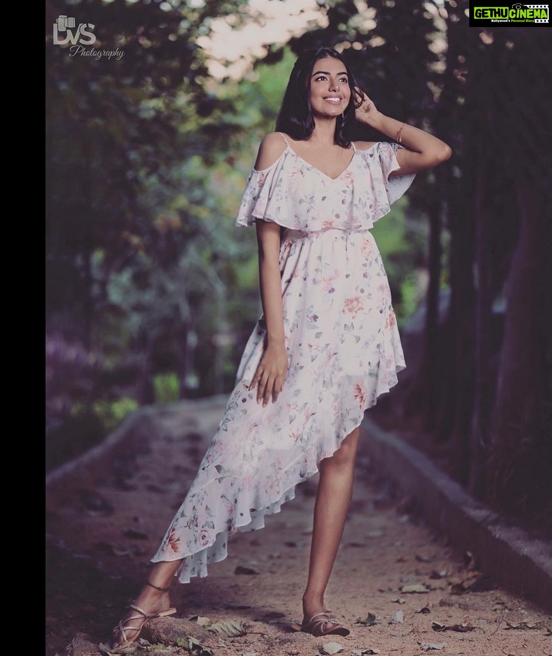 Actress Shivani Rajashekar HD Instagram Photos and Wallpapers March ...