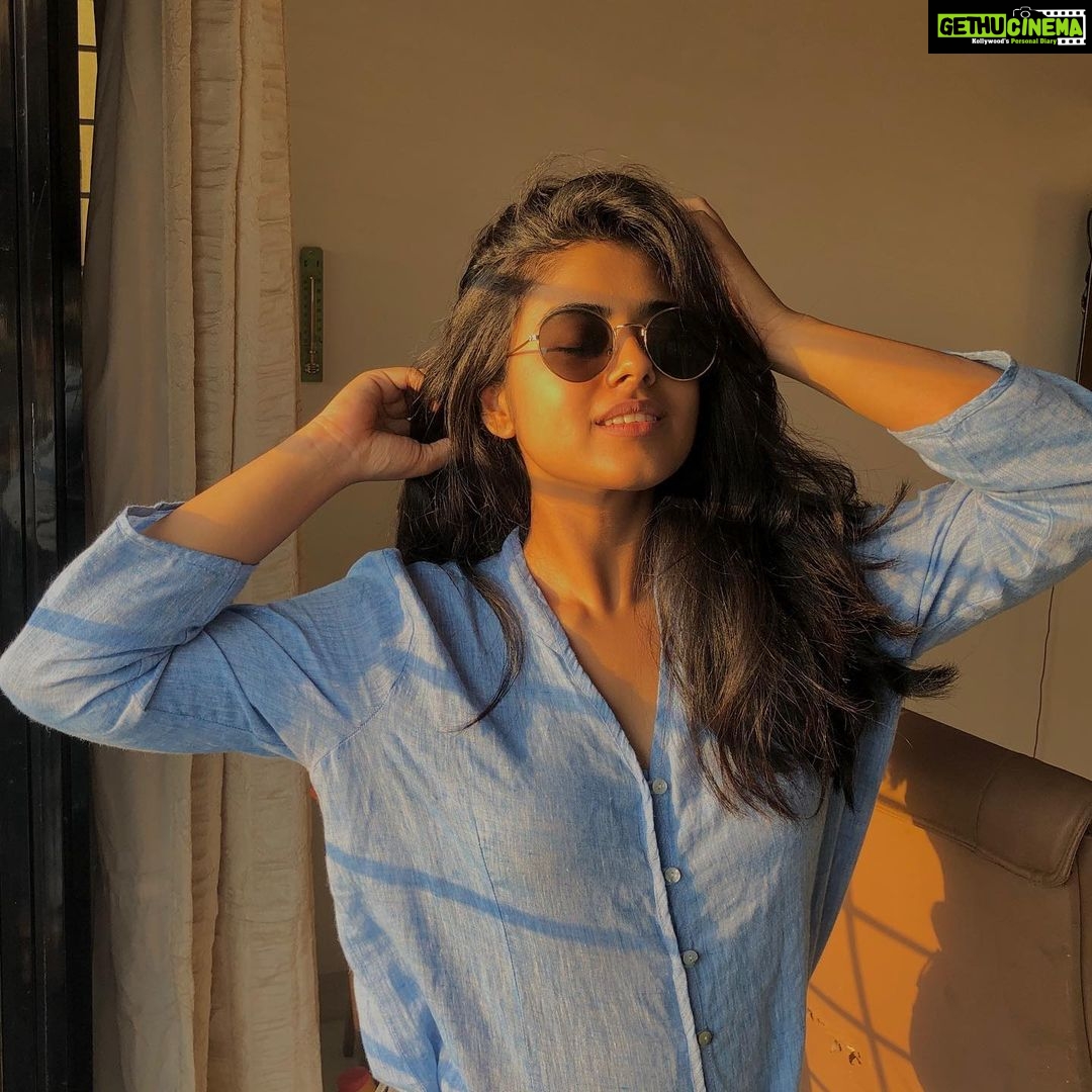 Siddhi Idnani Instagram – Sunshine & Success on my mind 🦋 | Gethu Cinema