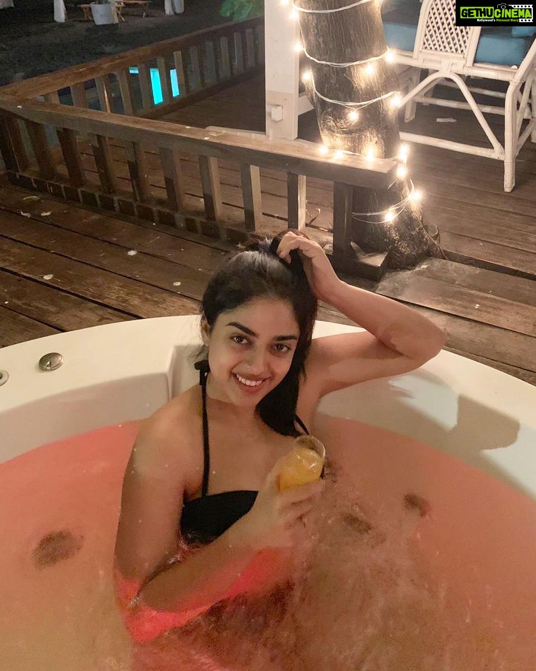 Actress Siddhi Idnani HD Instagram Photos and Wallpapers January 2020 | Gethu Cinema