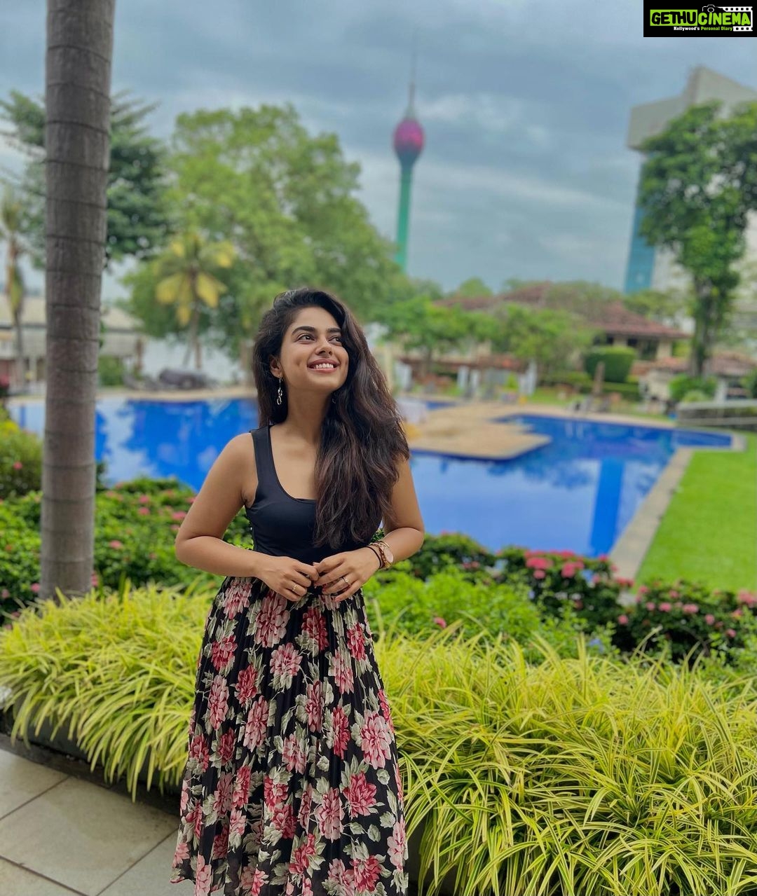 Siddhi Idnani Instagram – Ayubowan Sri Lanka 🇱🇰 . . #srilanka #srilankatravel Cinnamon Lakeside ...