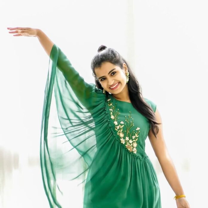 Actress Sivaangi Krishnakumar HD Instagram Photos and Wallpapers August ...