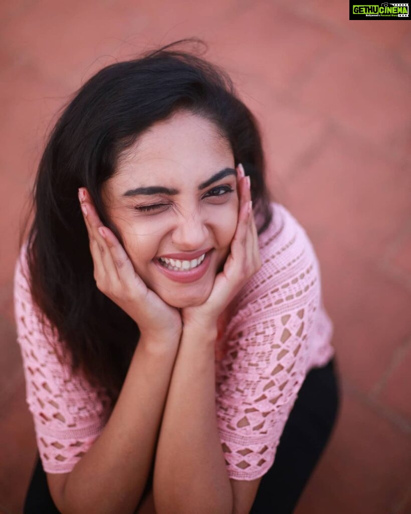 Actress Smruthi Venkat HD Photos and Wallpapers June 2022 - Gethu Cinema