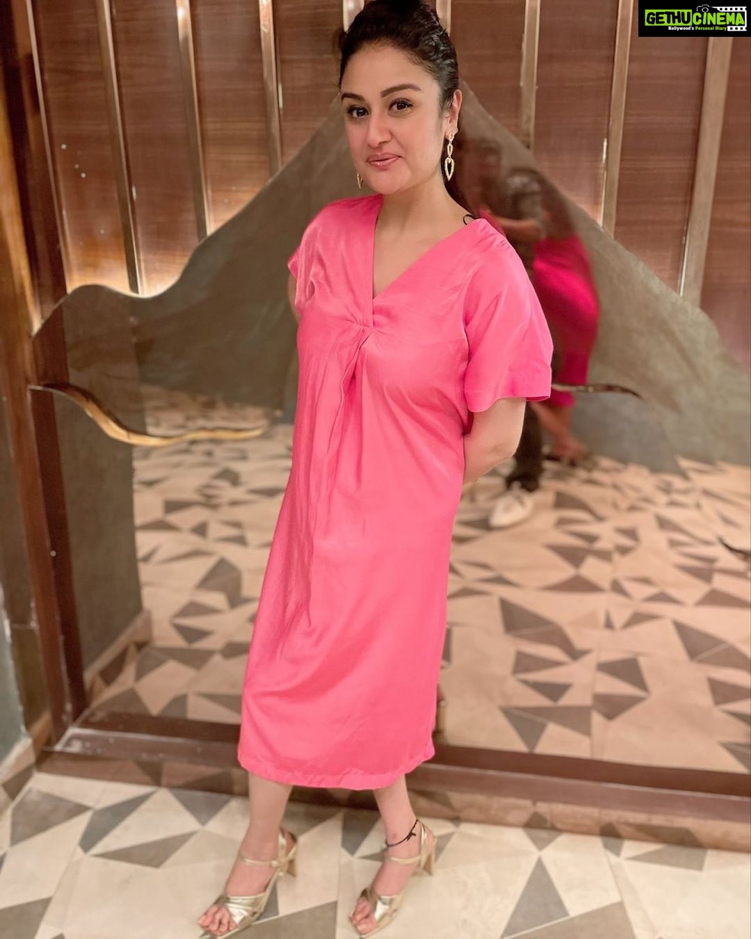 Actress Sonia Agarwal HD Instagram Photos and Wallpapers August 2022 | Gethu Cinema