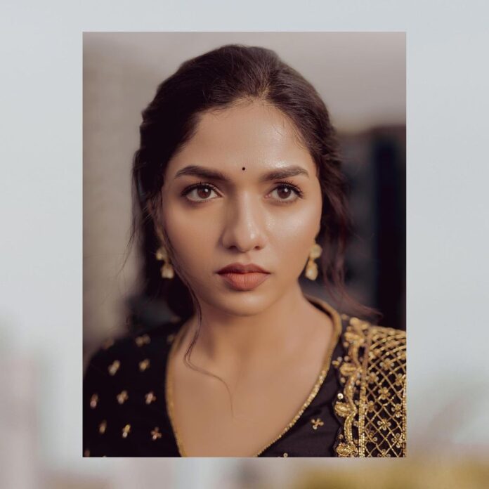 Actress Sunaina HD Photos and Wallpapers August 2022 - Gethu Cinema