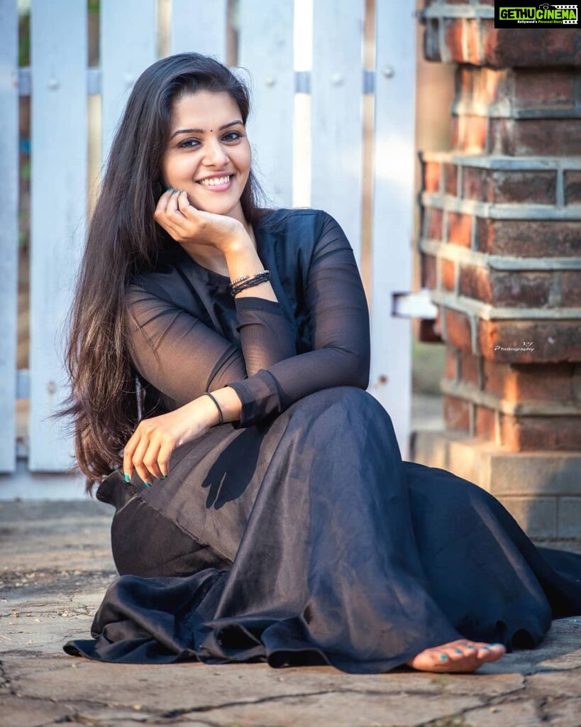 Actress Swathishta Krishnan HD Instagram Photos and Wallpapers March ...