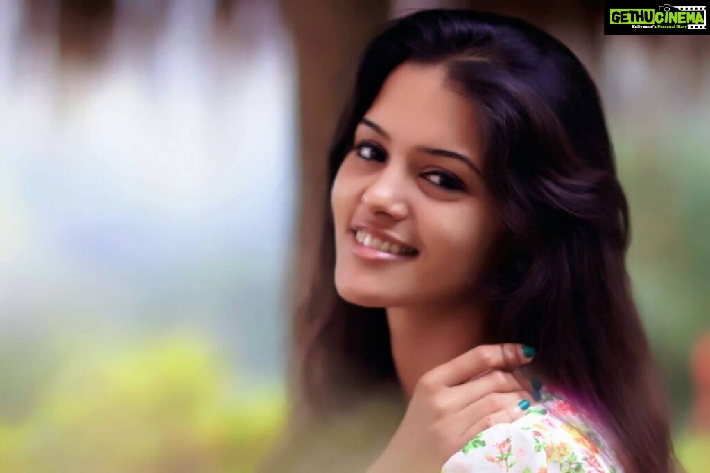 Actress Swathishta Krishnan HD Photos and Wallpapers September 2017 ...