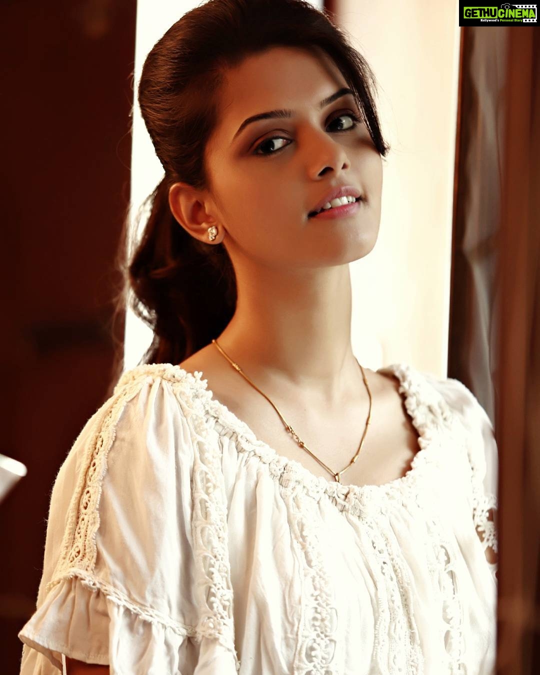 Swathishta Krishnan Instagram – #latepost #instalove #instadaily 😊 ...