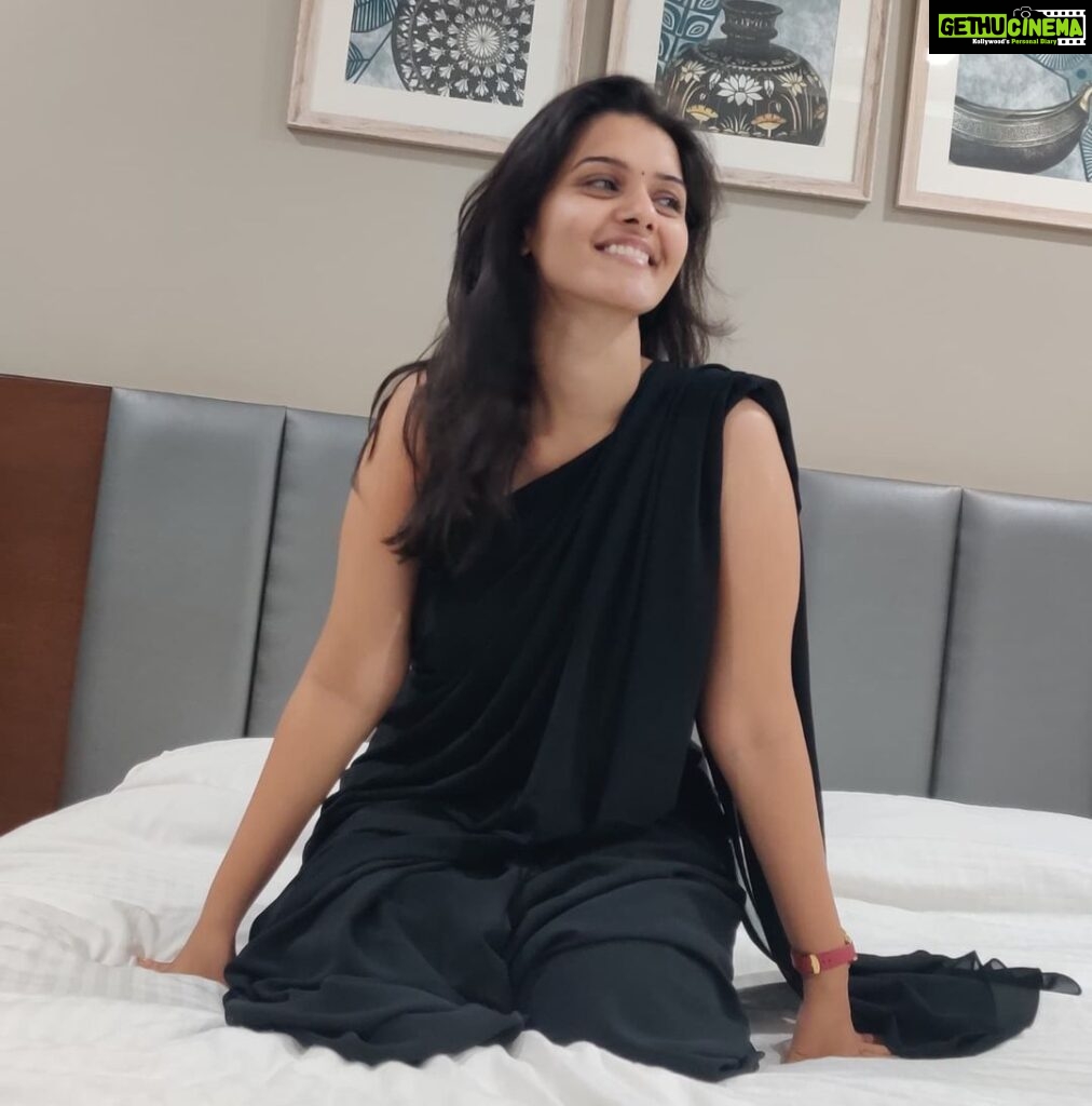Actress Swathishta Krishnan HD Instagram Photos and Wallpapers December ...