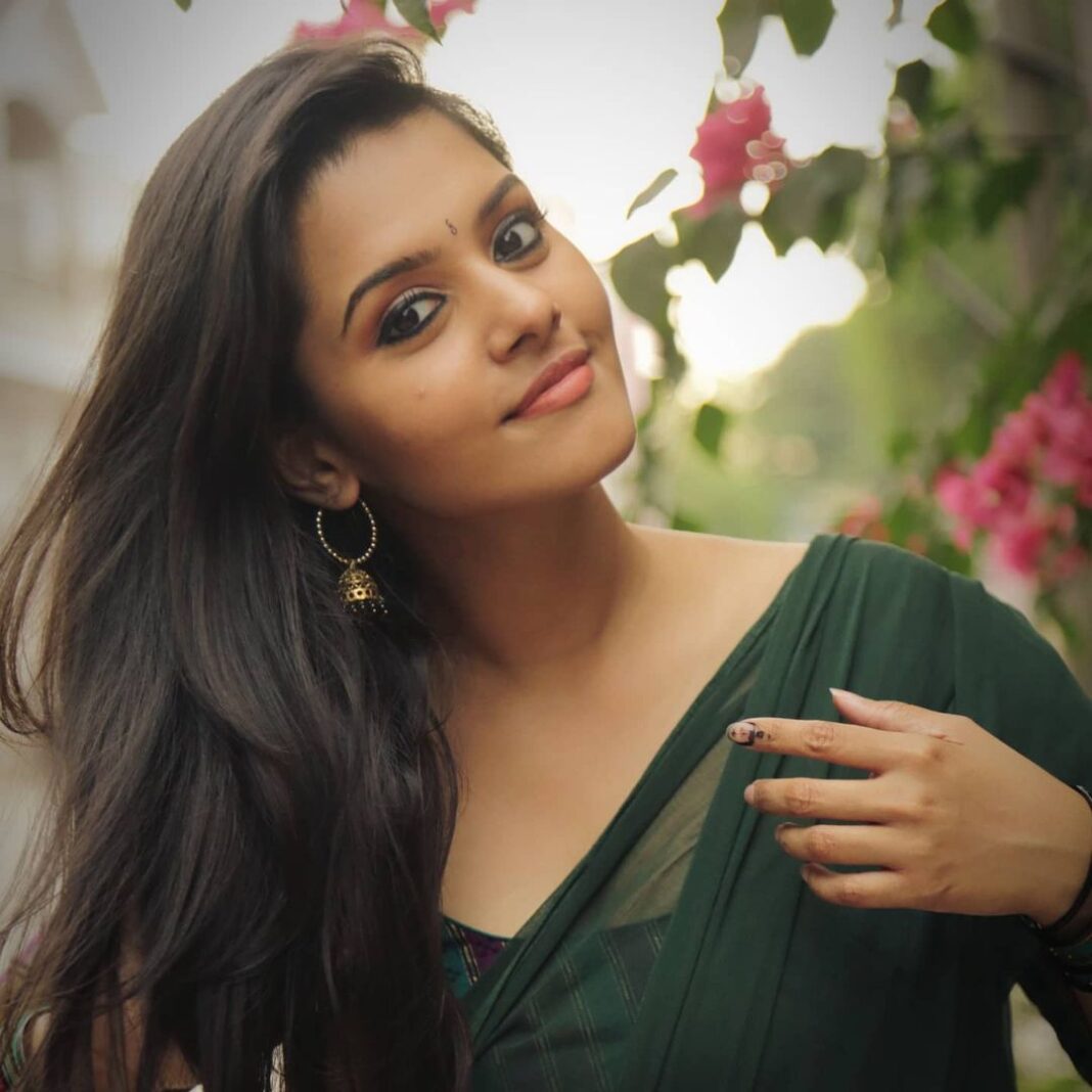 Actress Swathishta Krishnan HD Instagram Photos and Wallpapers July ...