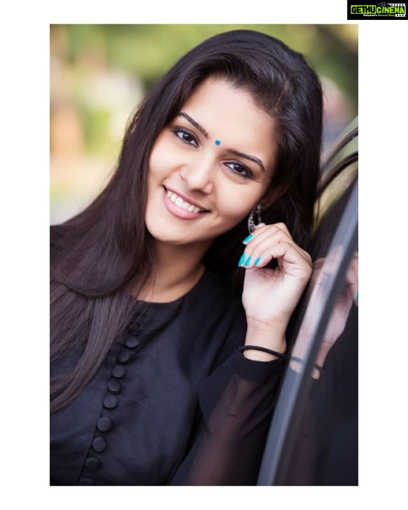 Actress Swathishta Krishnan HD Instagram Photos and Wallpapers July ...