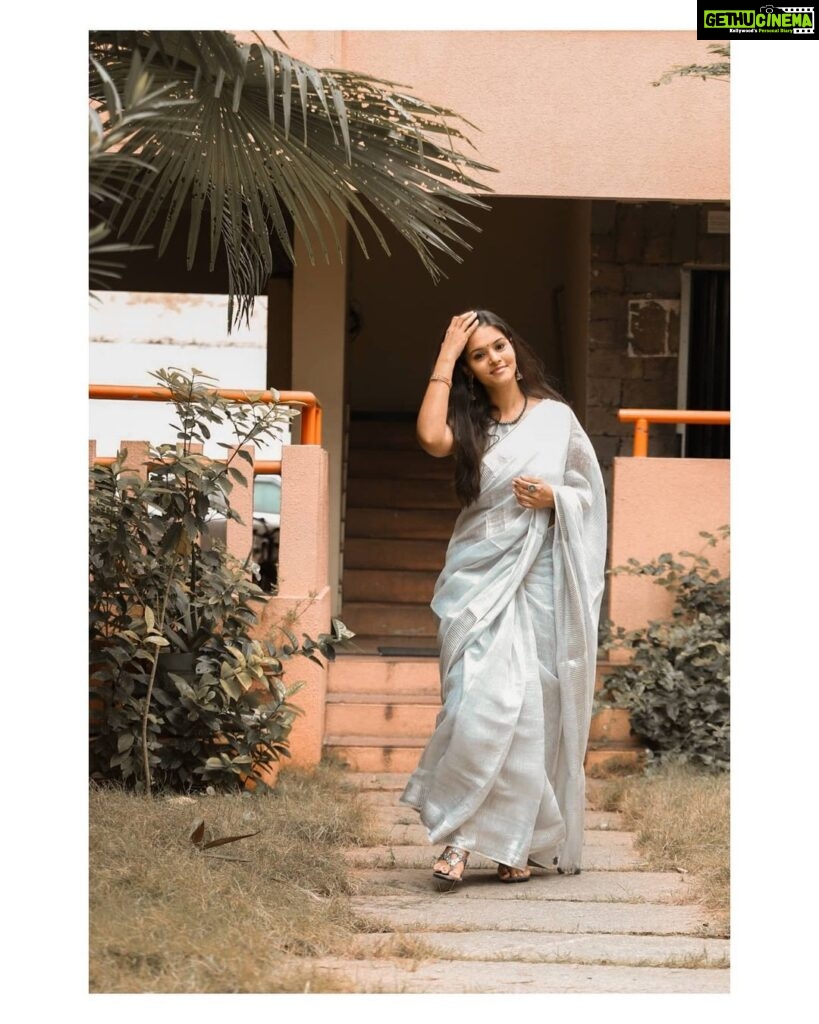 Actress Swathishta Krishnan HD Instagram Photos and Wallpapers August ...