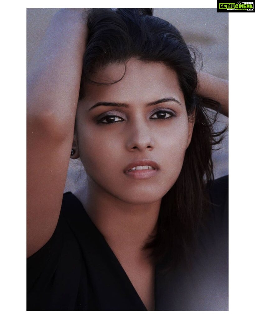 Actress Swathishta Krishnan HD Instagram Photos and Wallpapers April ...