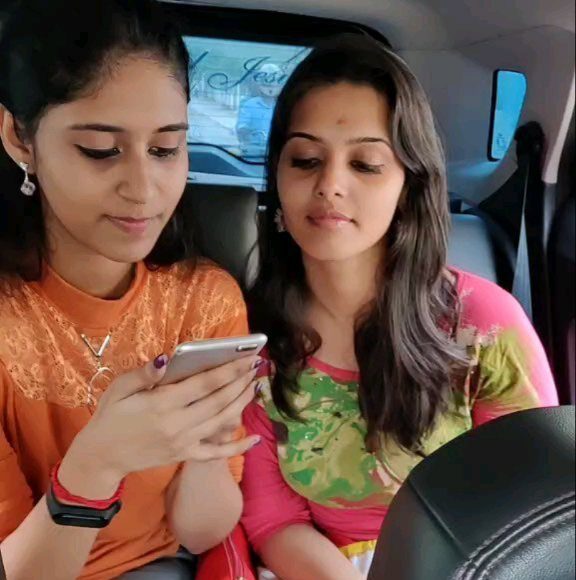 Swathishta Krishnan Instagram – Growing up is a pain…so stay the same ..💕💕💕Happy Birthday dja💕💕💕 ...