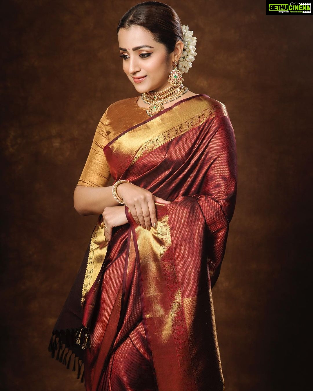 Trisha Instagram – Saree: @thekanakavalliedit Blouse: @thebuttonthiefco ...