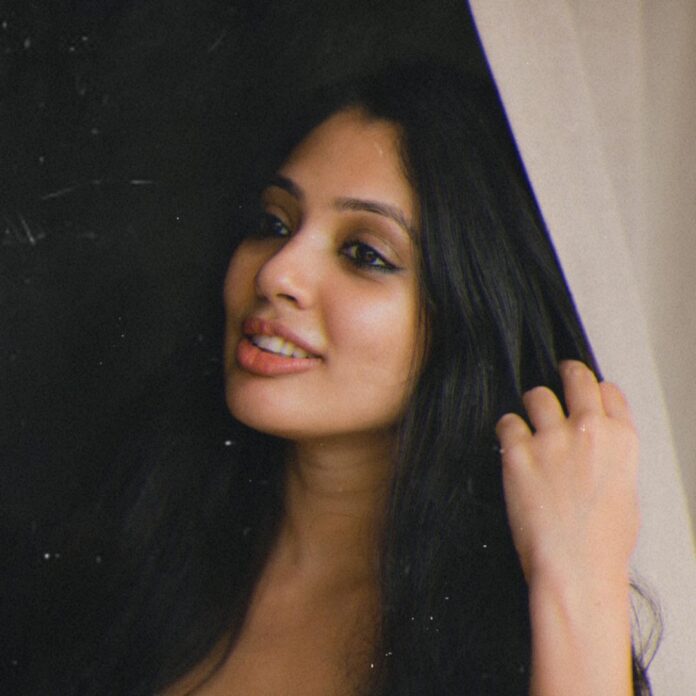 Actress Veena Nandhakumar HD Photos and Wallpapers March 2022 - Gethu ...