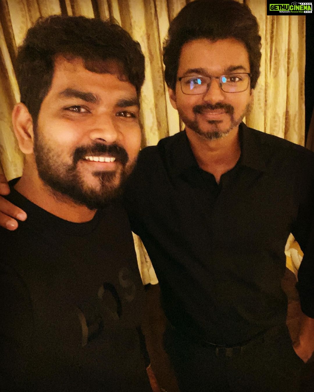 Vignesh Shivan Instagram – Happy birthday to you Vijay sir😇😇 இவ்வுலகம் உன் மேல் கொண்ட அன்பு ...