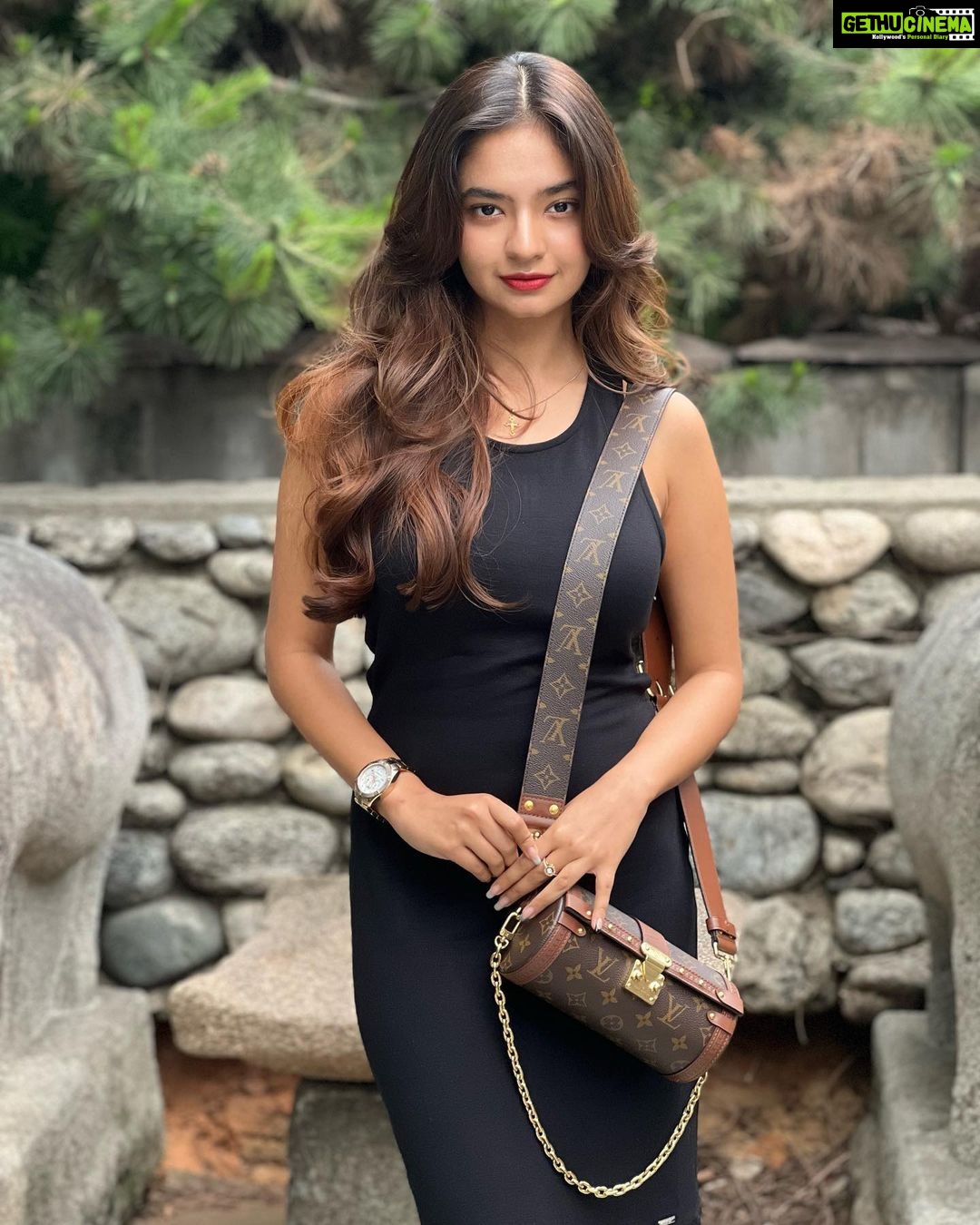 Anushka Sen Instagram – hi 🦦 . . MUA: @yoning_official @marc1121 # ...