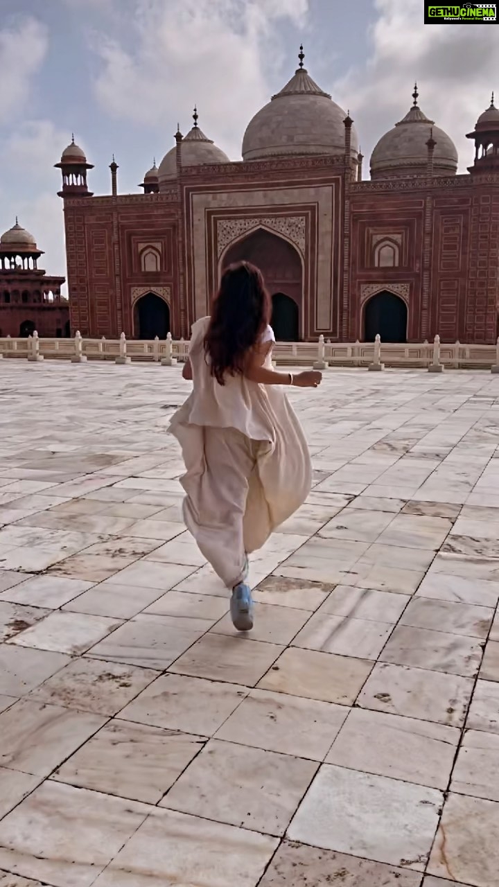 Anveshi Jain Instagram – Aaja sanam …. | Gethu Cinema