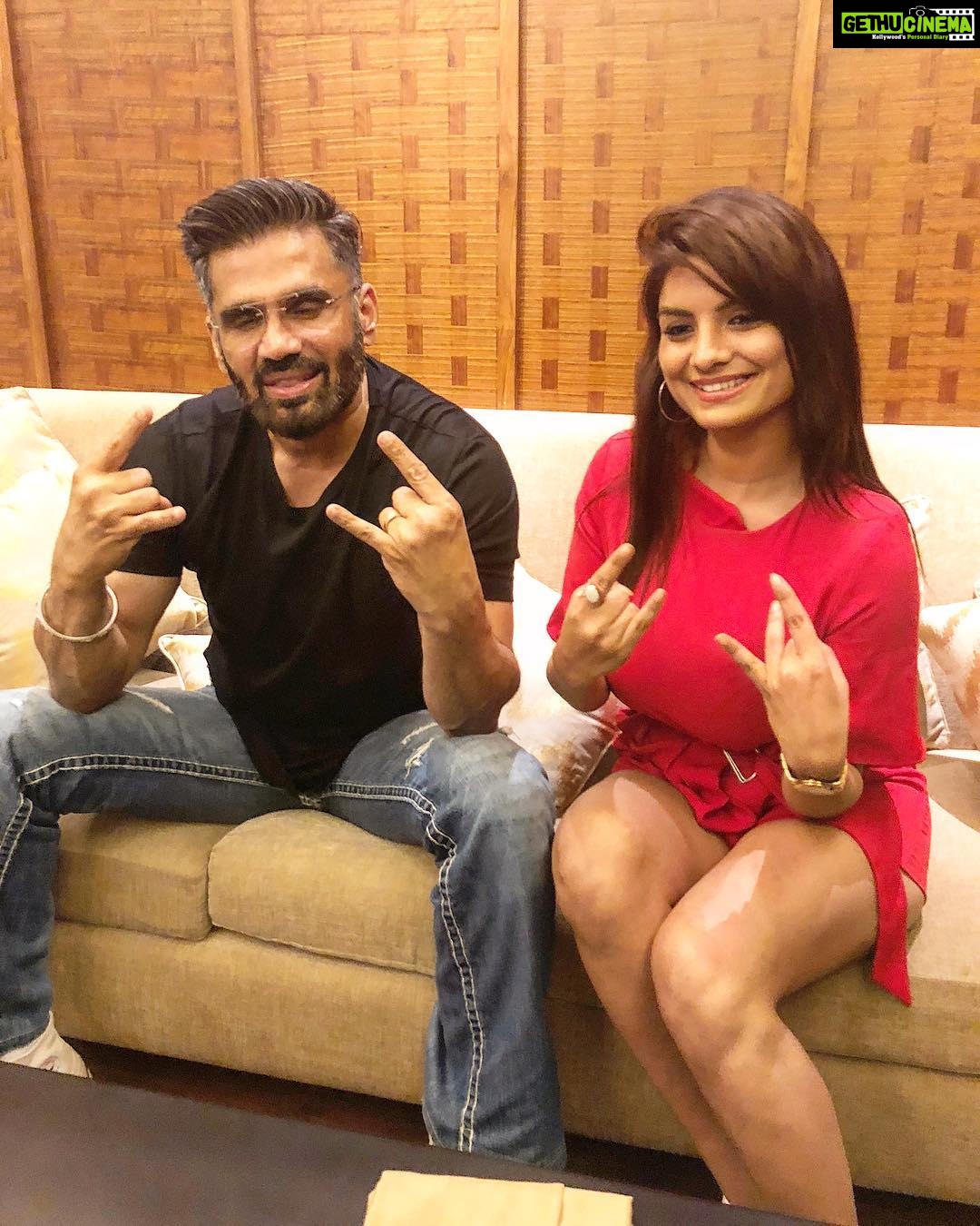 Anveshi Jain Instagram – With Anna aka @suniel.shetty For Mud skull ...