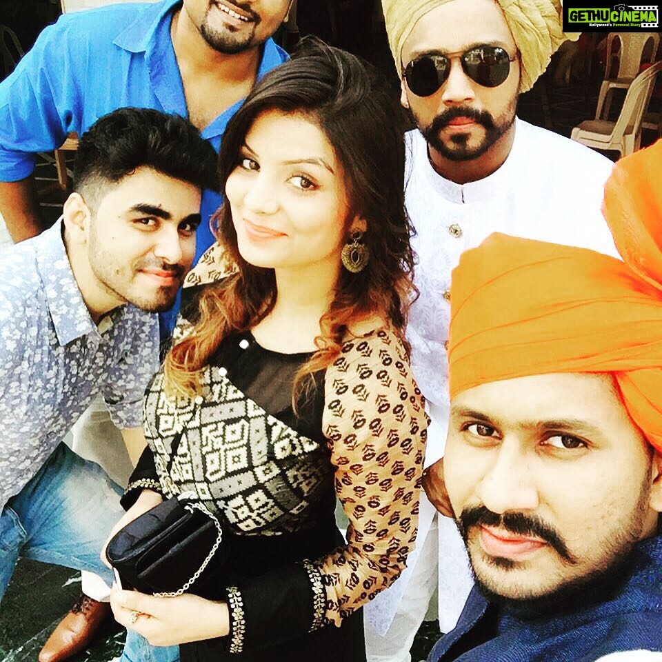 Anveshi Jain Instagram – #friends # wedding#memories #good times ...