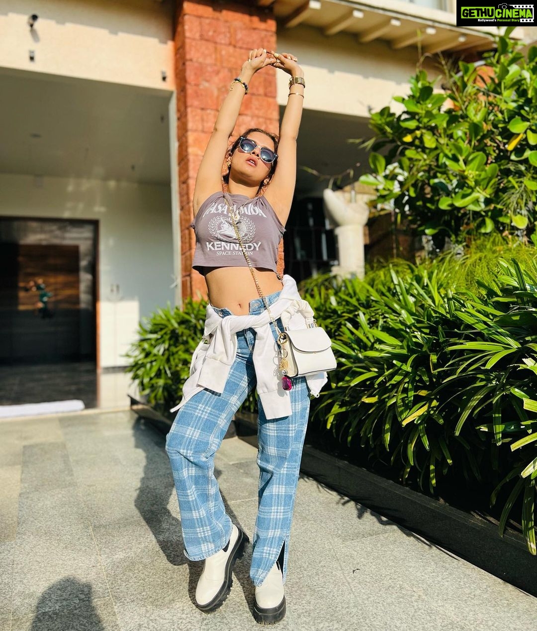 Avneet Kaur Instagram – Grace over grudges.💙🤍 #throwback 📸 ...