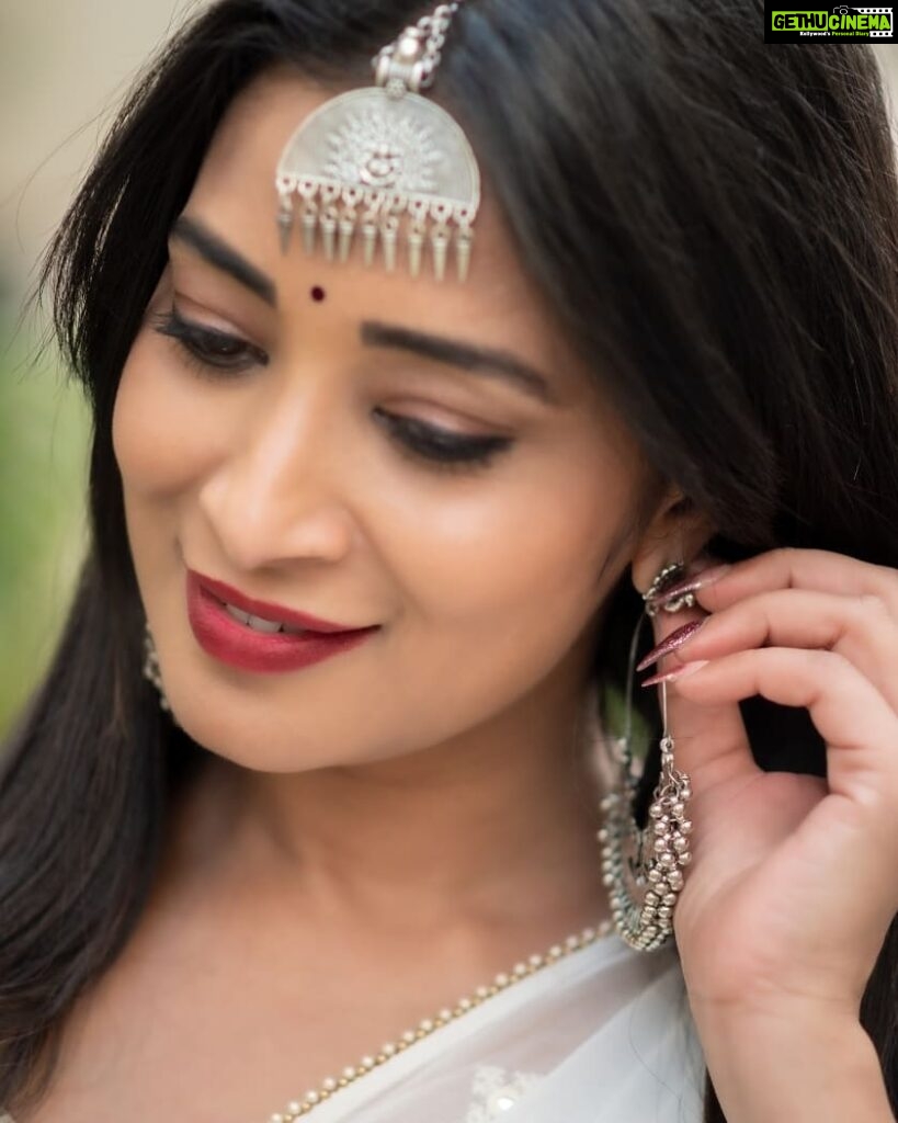 Bhanu Sri Mehra Instagram – 🦢 | Gethu Cinema