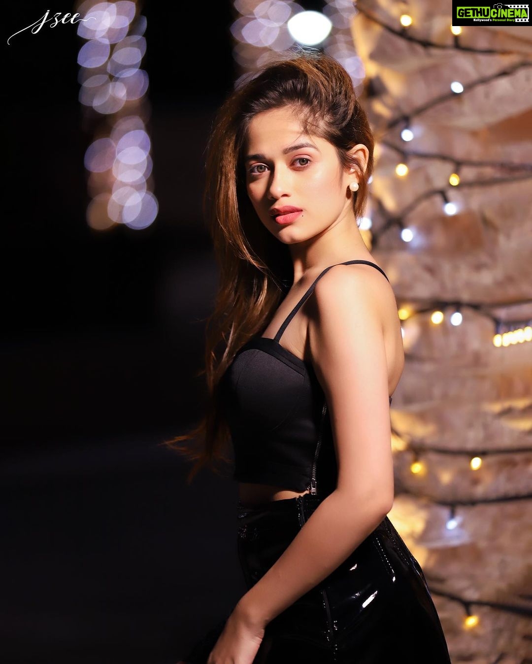 Jannat Zubair Rahmani Instagram – Too shy to say, but I hope you stay 🎶 ...