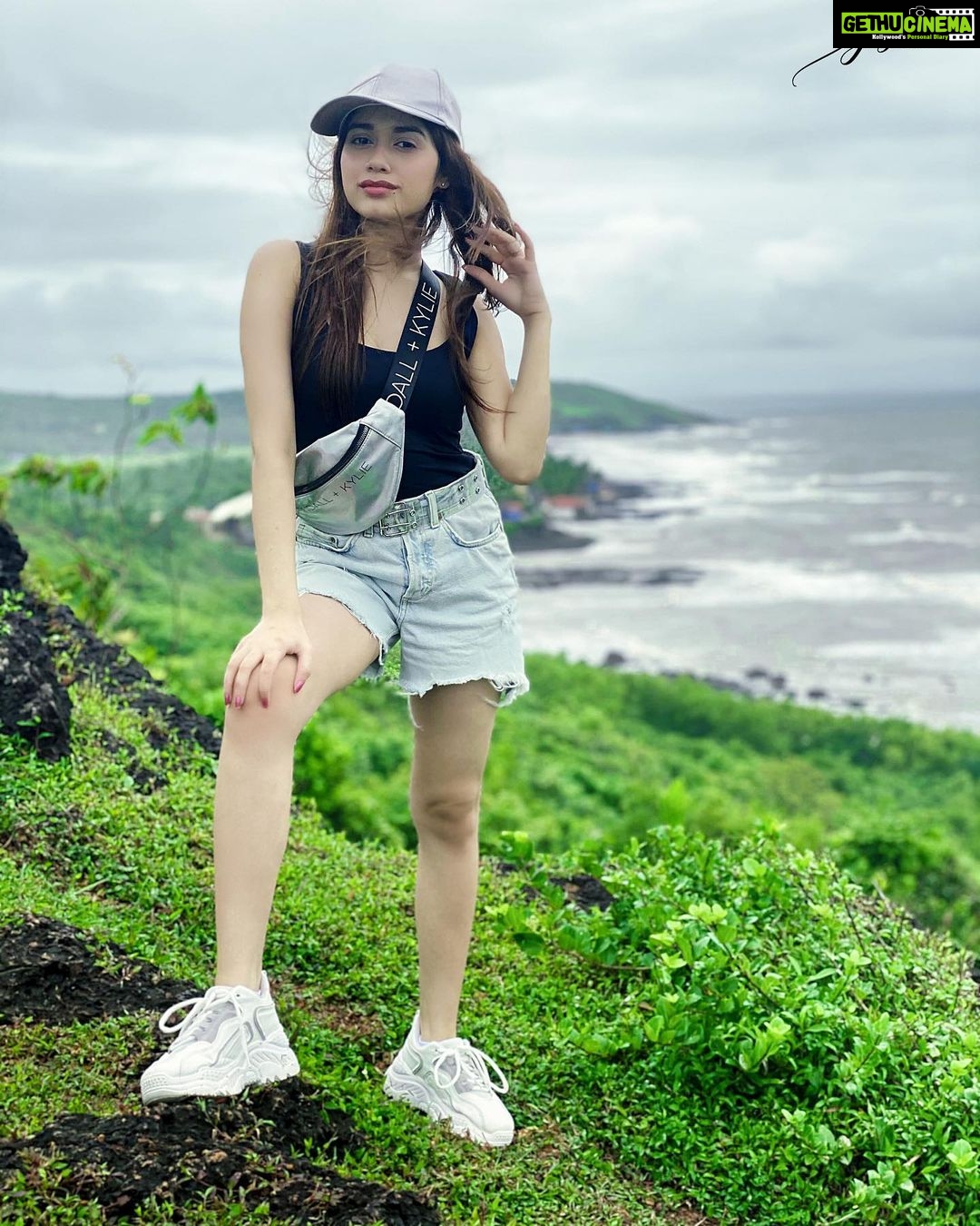 Jannat Zubair Rahmani Instagram – Let go, Run wild with me | Gethu Cinema