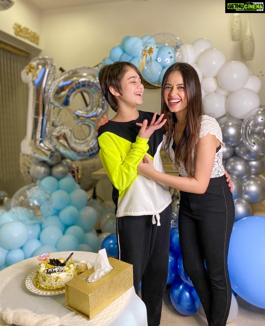 Jannat Zubair Rahmani Instagram - Mood: CEO, OOO, OOO - Gethu Cinema