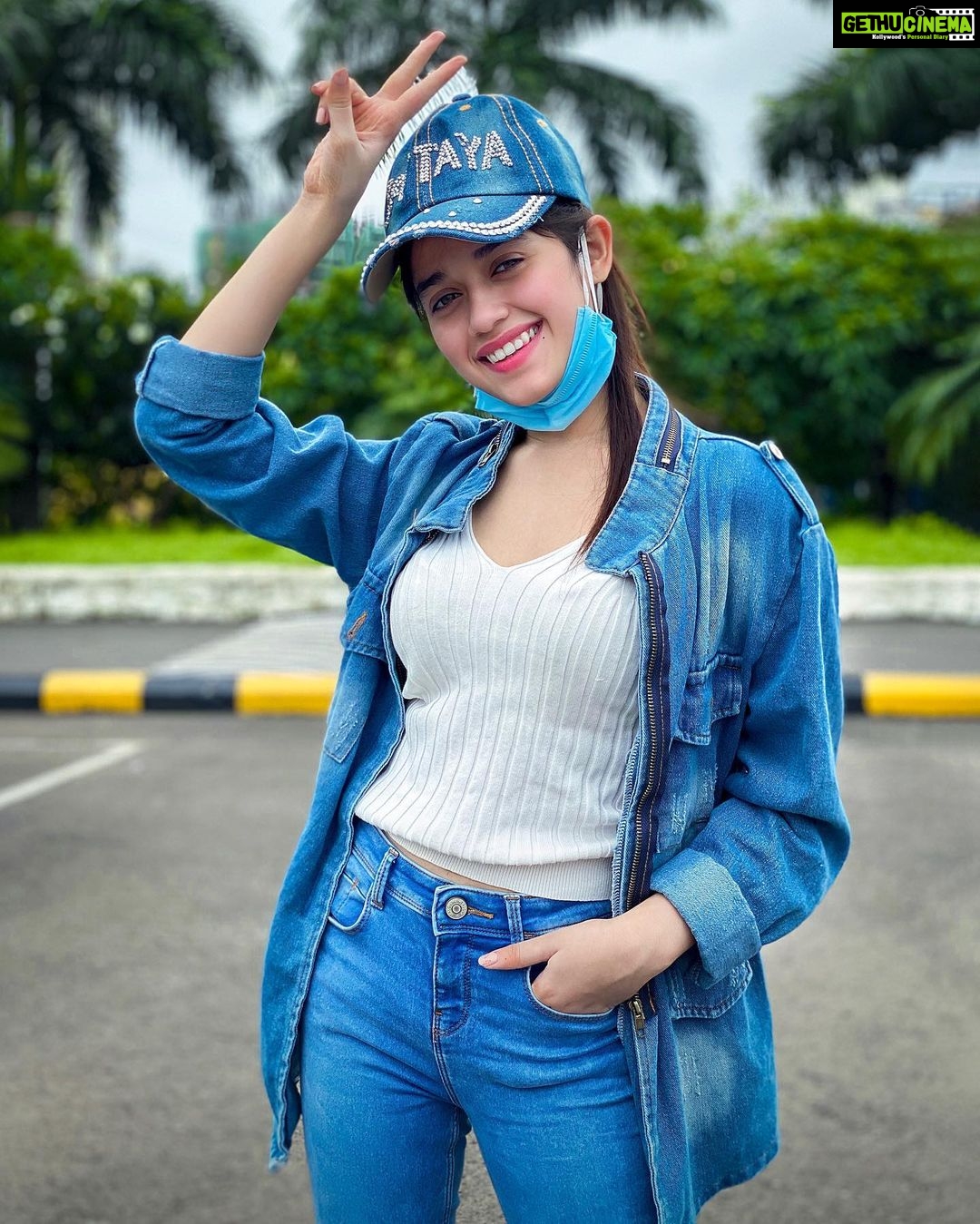 Jannat Zubair Rahmani Instagram – Mood: CEO, OOO, OOO | Gethu Cinema