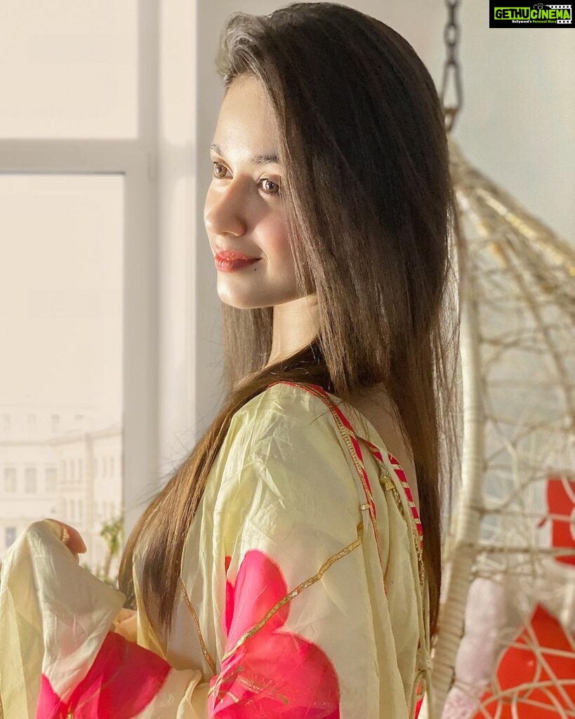 Jannat Zubair Rahmani Instagram - Mood: CEO, OOO, OOO - Gethu Cinema