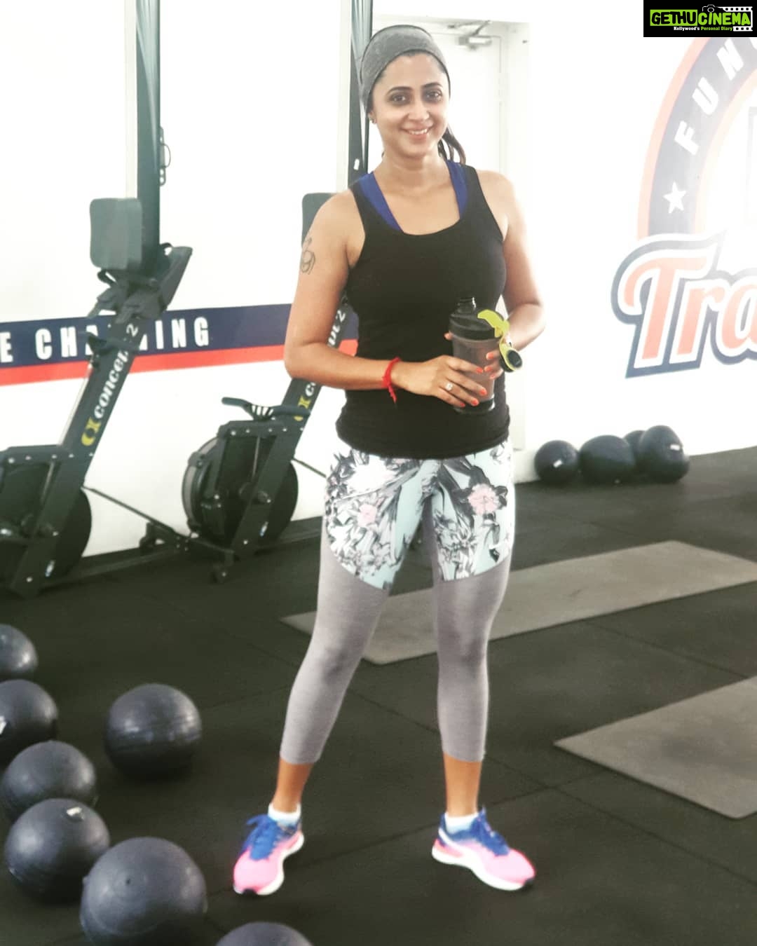 Kaniha Instagram – My customary click as a trio🤗 Making memories Isnt ...