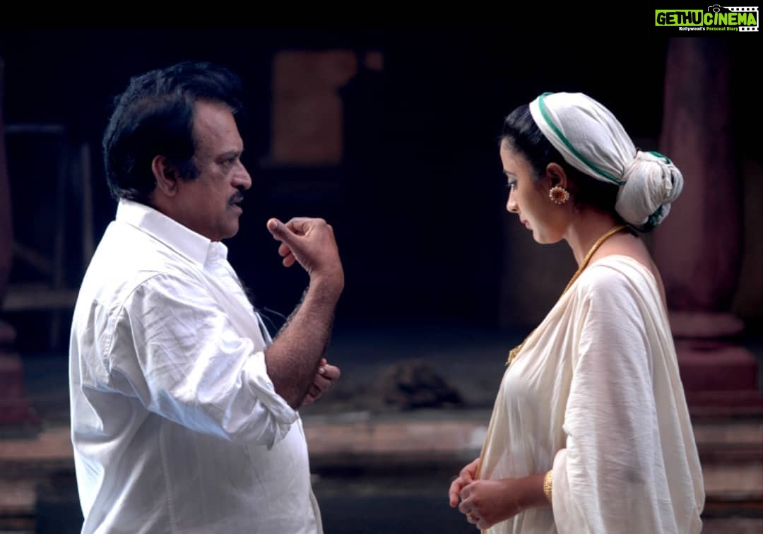 Kaniha Instagram – A sneak pic from the sets of @mamangam_movie Posing ...