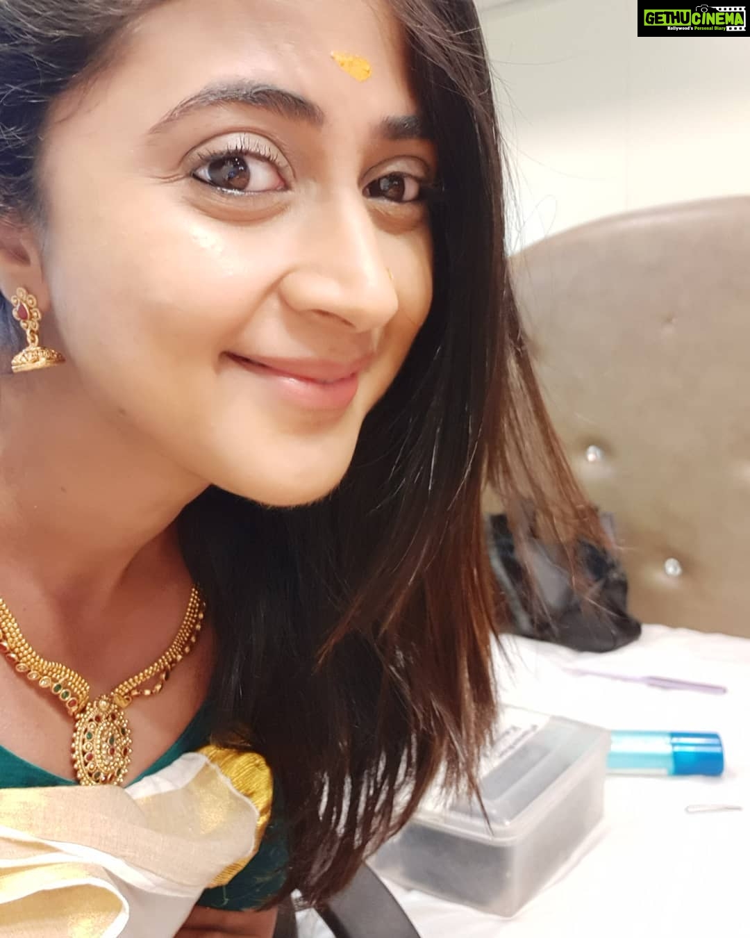 Kaniha Instagram – Behind the scenes of Maamankam..Getting Ready ...