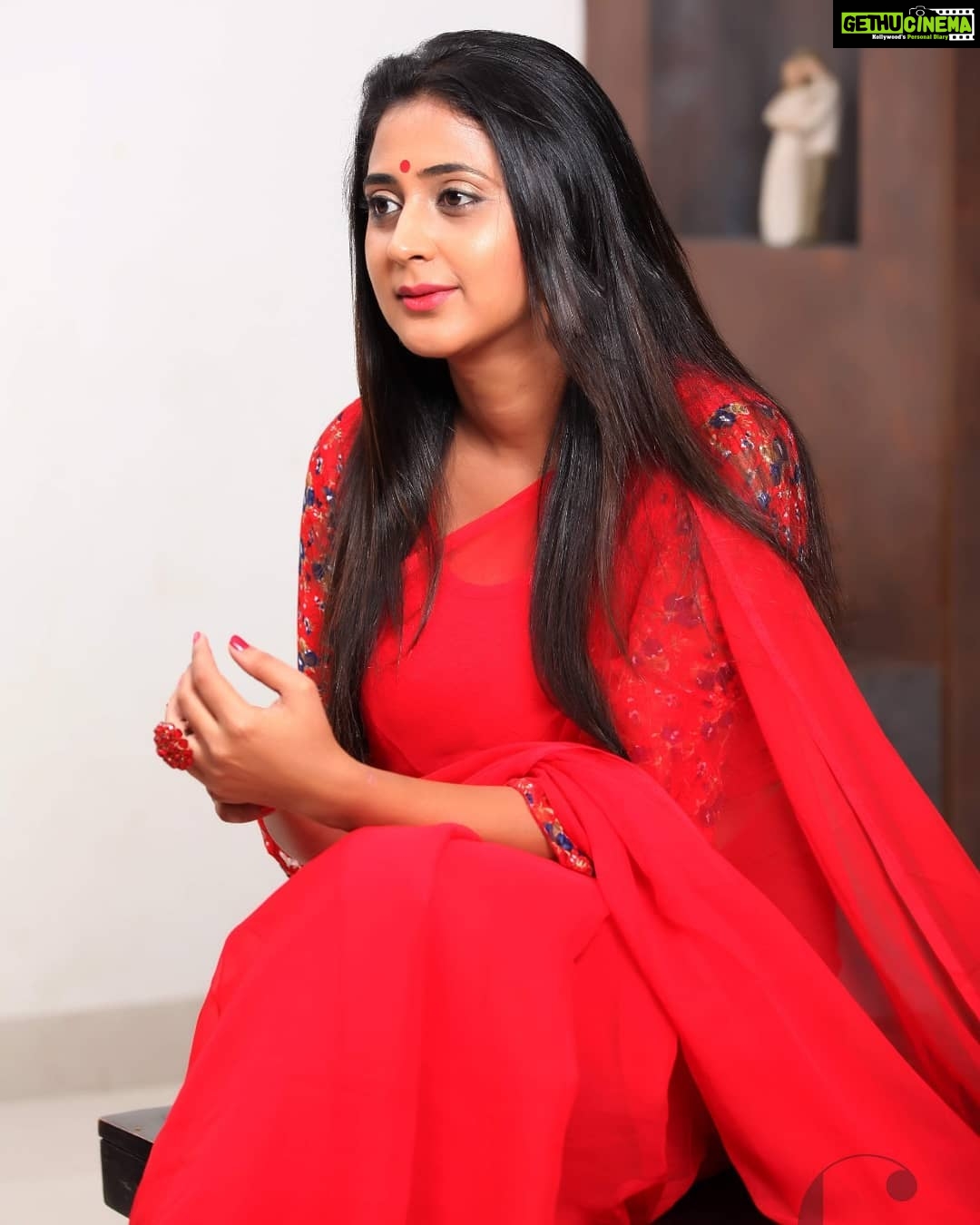 Kaniha Instagram – #iruvizhiunadhu #minnale Nostalgia. @actormaddy 🥰 ...