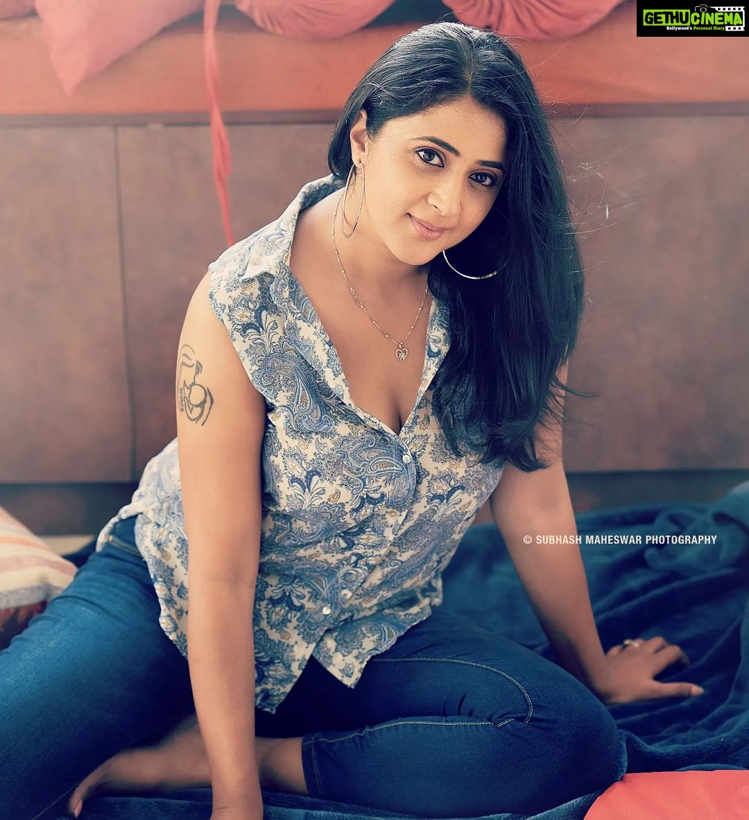 Actress Kaniha HD Instagram Photos and Wallpapers April 2022 | Gethu Cinema