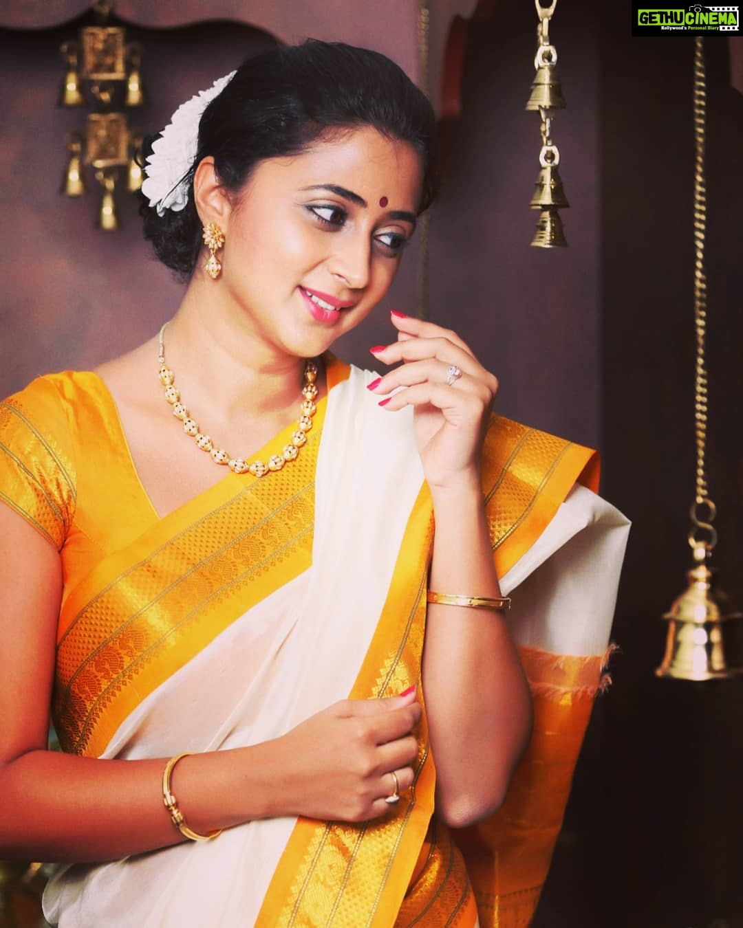 Actress Kaniha HD Photos and Wallpapers April 2020 - Gethu Cinema