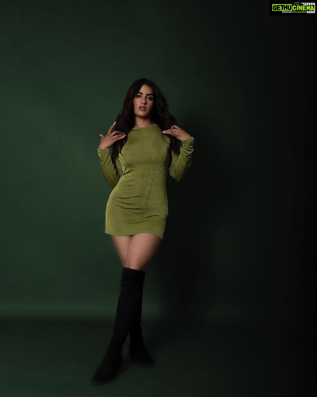 Actress Kavya Thapar HD Instagram Photos and Wallpapers August 2022 ...