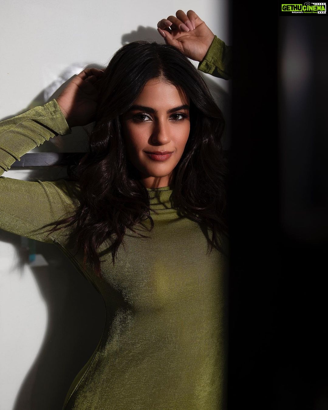 Actress Kavya Thapar HD Instagram Photos and Wallpapers April 2022 ...