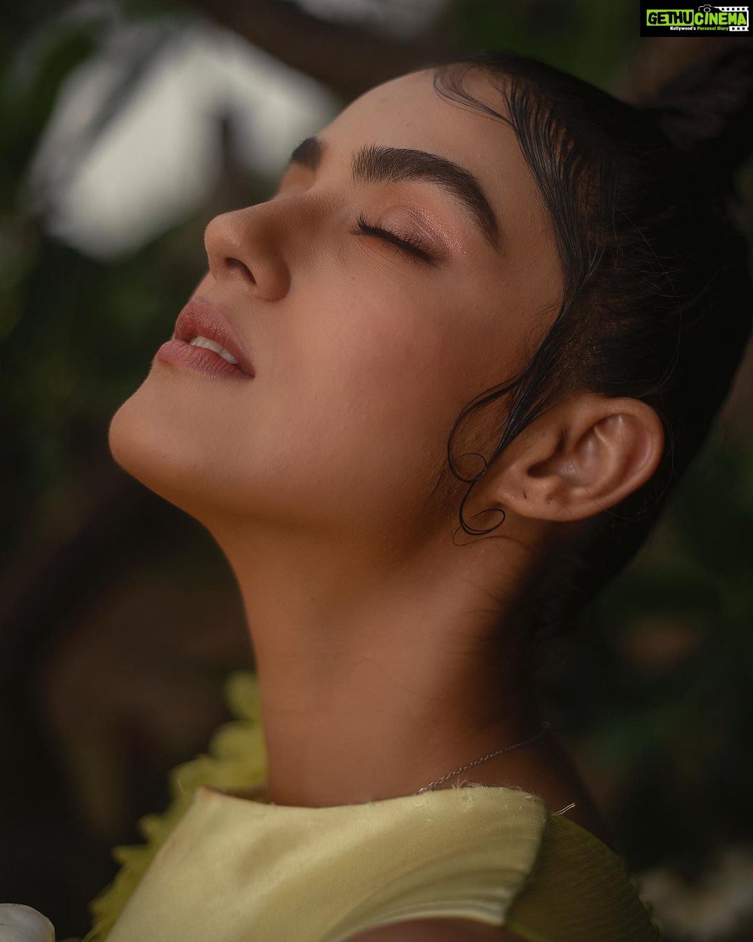 Actress Kavya Thapar HD Instagram Photos and Wallpapers May 2022 ...